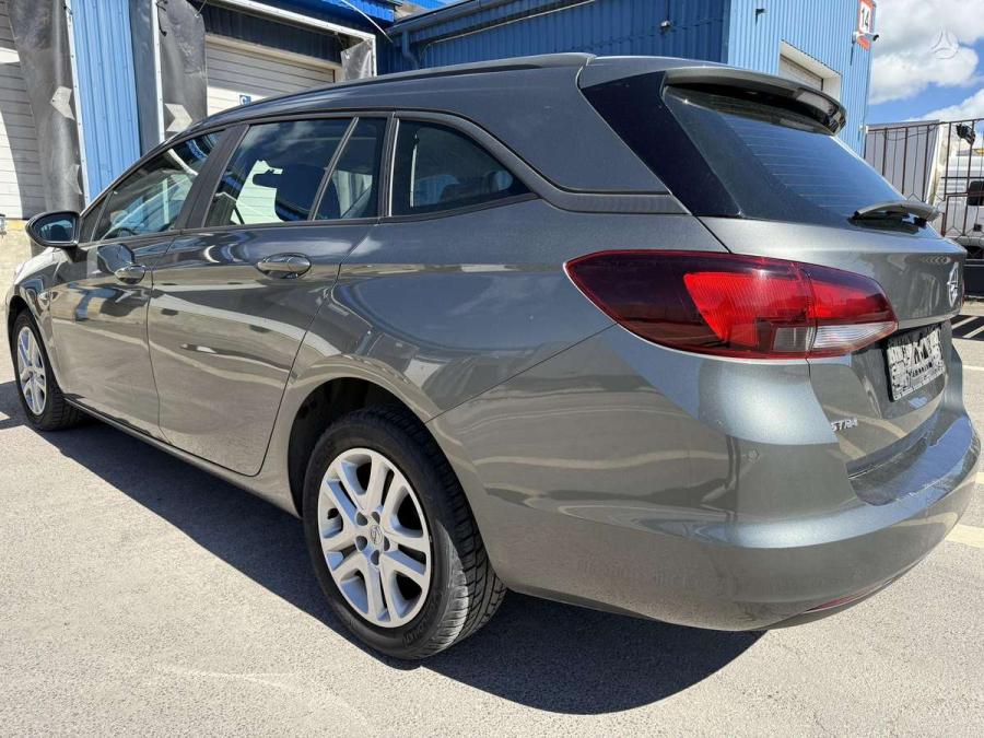 Grey Opel Astra 2018 in Klaipeda, with an engine capacity of 1.60 L and mileage of 218 thousand km for 4900 €, photo 6 on AUTOMOTO.COM.LV