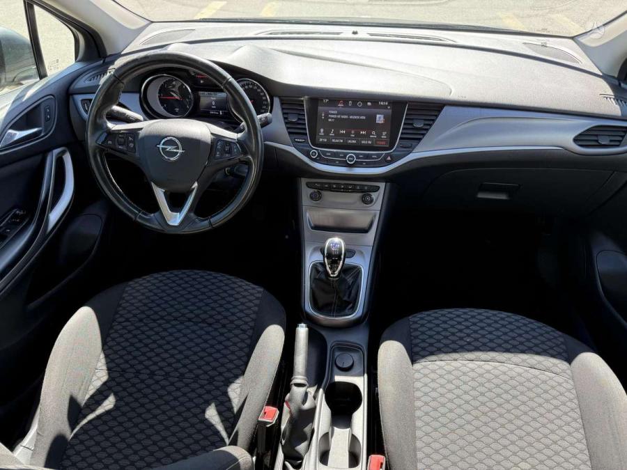 Grey Opel Astra 2018 in Klaipeda, with an engine capacity of 1.60 L and mileage of 218 thousand km for 4900 €, photo 8 on AUTOMOTO.COM.LV