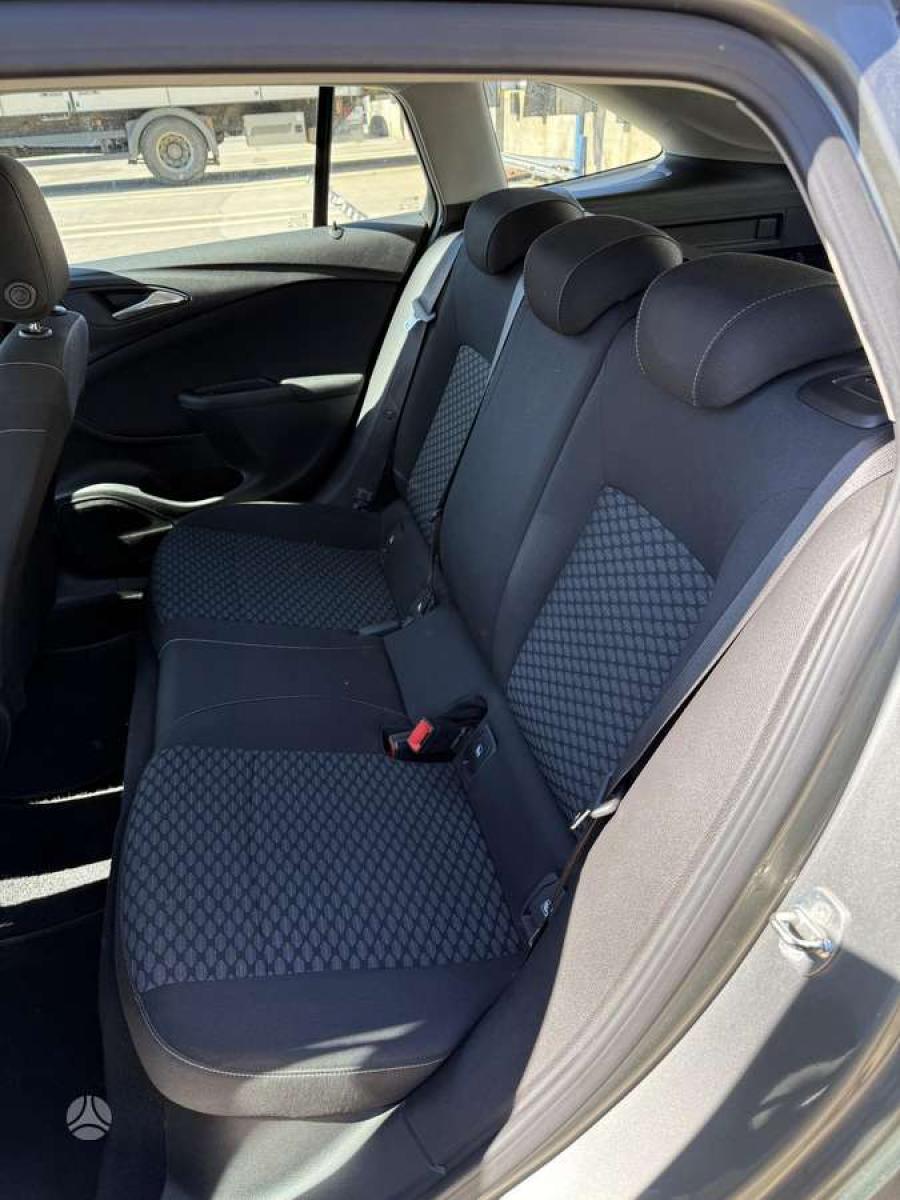 Grey Opel Astra 2018 in Klaipeda, with an engine capacity of 1.60 L and mileage of 218 thousand km for 4900 €, photo 10 on AUTOMOTO.COM.LV