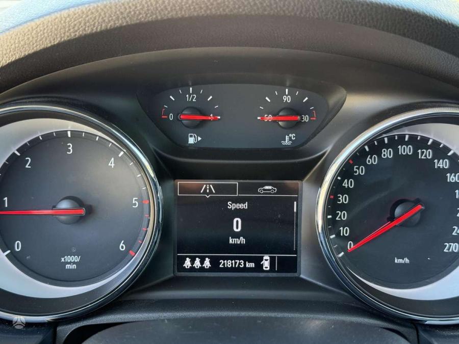 Grey Opel Astra 2018 in Klaipeda, with an engine capacity of 1.60 L and mileage of 218 thousand km for 4900 €, photo 12 on AUTOMOTO.COM.LV