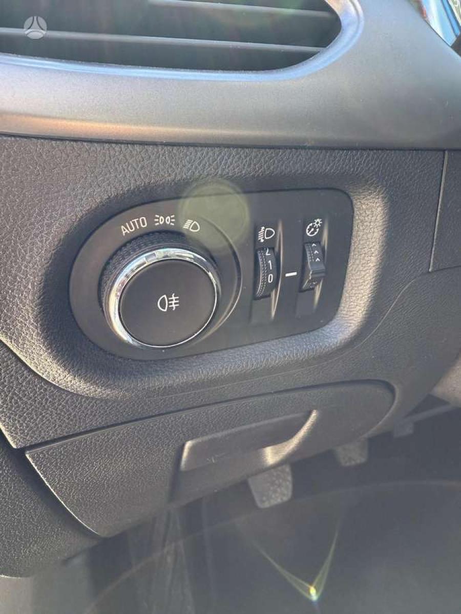 Grey Opel Astra 2018 in Klaipeda, with an engine capacity of 1.60 L and mileage of 218 thousand km for 4900 €, photo 15 on AUTOMOTO.COM.LV