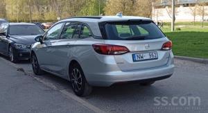 Grey Opel Astra 2018 in Riga, with an engine capacity of 1.60 L and mileage of 270 thousand km for 6500 €, photo 3 on AUTOMOTO.COM.LV