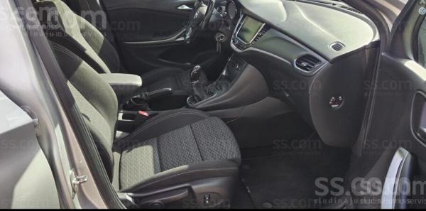 Grey Opel Astra 2018 in Riga, with an engine capacity of 1.60 L and mileage of 270 thousand km for 6500 €, photo 5 on AUTOMOTO.COM.LV