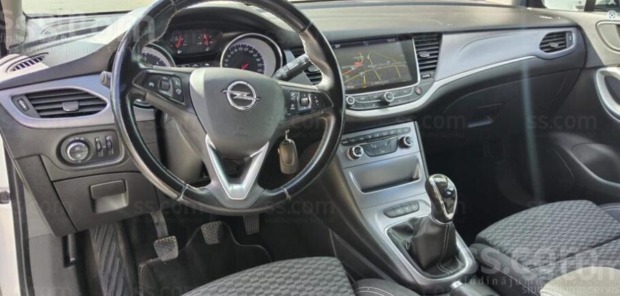 Grey Opel Astra 2018 in Riga, with an engine capacity of 1.60 L and mileage of 270 thousand km for 6500 €, photo 6 on AUTOMOTO.COM.LV