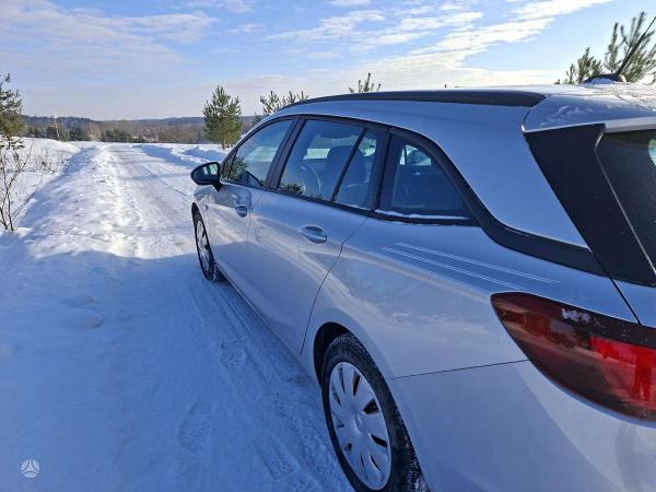 Grey Opel Astra 2019 in Vilnius, with an engine capacity of 1.60 L and mileage of 190 thousand km for 7200 €, photo 4 on AUTOMOTO.COM.LV
