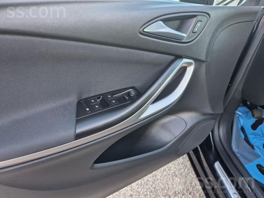Grey Opel Astra 2019 in Ogre, with an engine capacity of 1.60 L and mileage of 207 thousand km for 8450 €, photo 11 on AUTOMOTO.COM.LV