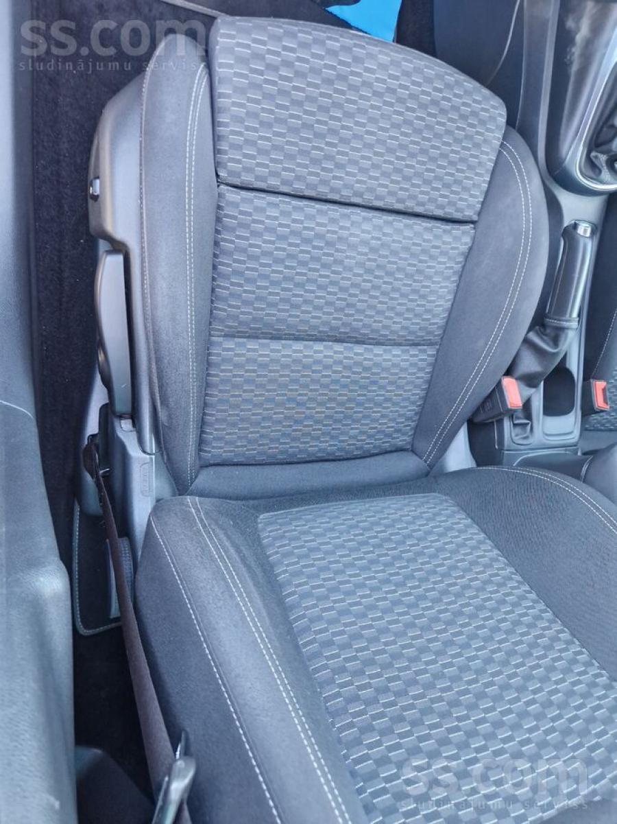 Grey Opel Astra 2019 in Ogre, with an engine capacity of 1.60 L and mileage of 207 thousand km for 8450 €, photo 18 on AUTOMOTO.COM.LV
