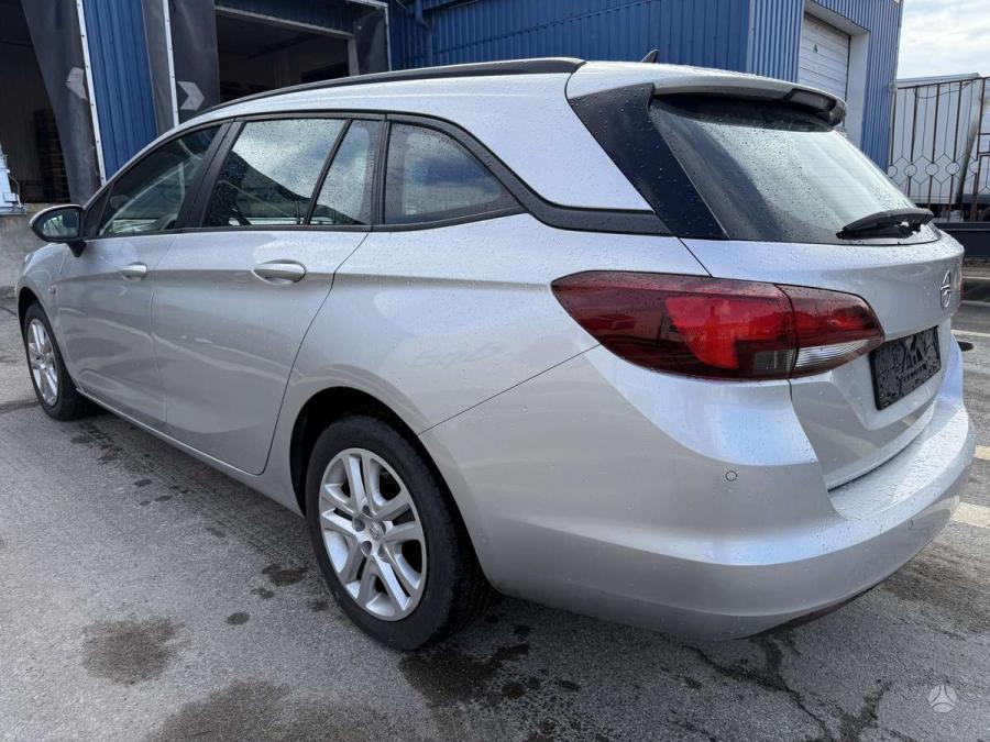 Grey Opel Astra 2019 in Klaipeda, with an engine capacity of 1.60 L and mileage of 180 thousand km for 7300 €, photo 7 on AUTOMOTO.COM.LV