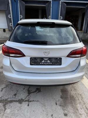 Grey Opel Astra 2019 in Klaipeda, with an engine capacity of 1.60 L and mileage of 180 thousand km for 7300 €, photo 8 on AUTOMOTO.COM.LV