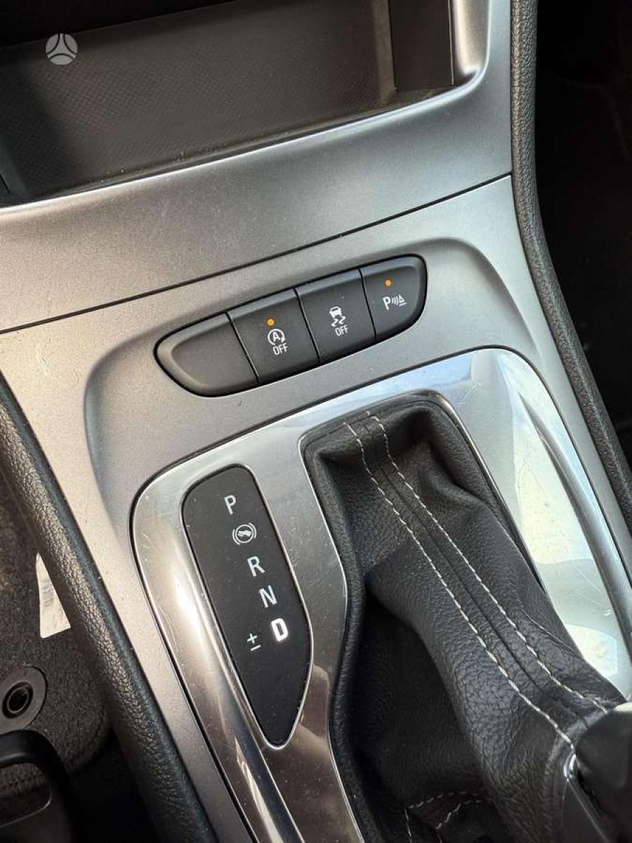 Grey Opel Astra 2019 in Klaipeda, with an engine capacity of 1.60 L and mileage of 180 thousand km for 7300 €, photo 14 on AUTOMOTO.COM.LV