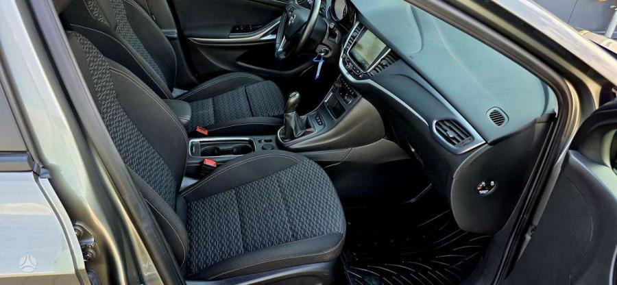 Grey Opel Astra 2019 in Siauliai, with an engine capacity of 1.60 L and mileage of 127 thousand km for 7950 €, photo 24 on AUTOMOTO.COM.LV