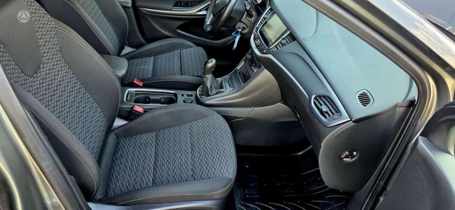 Grey Opel Astra 2019 in Siauliai, with an engine capacity of 1.60 L and mileage of 127 thousand km for 7950 €, photo 26 on AUTOMOTO.COM.LV
