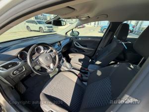 Grey Opel Astra 2019 in Tallinn, with an engine capacity of 1.40 L and mileage of 93 thousand km for 11700 €, photo 10 on AUTOMOTO.COM.LV