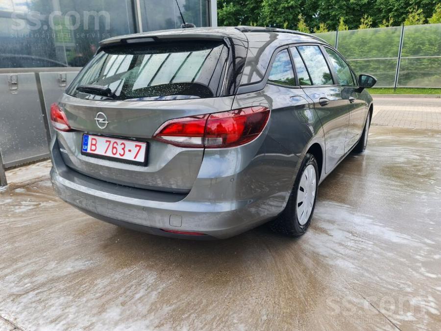 Grey Opel Astra 2020 in Cesis, with an engine capacity of 1.50 L and mileage of 160 thousand km for 7750 €, photo 4 on AUTOMOTO.COM.LV