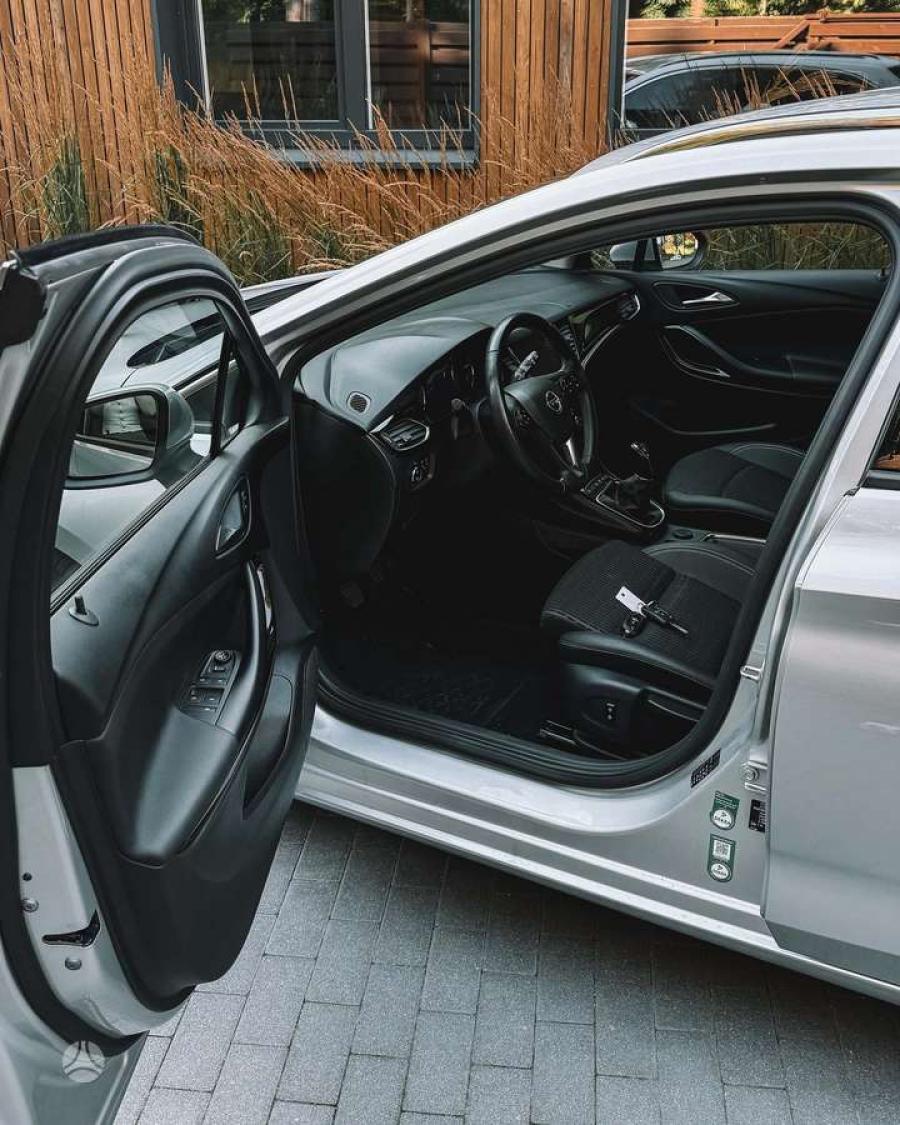 Grey Opel Astra 2020 in Klaipeda, with an engine capacity of 1.50 L and mileage of 88 thousand km for 8999 €, photo 8 on AUTOMOTO.COM.LV