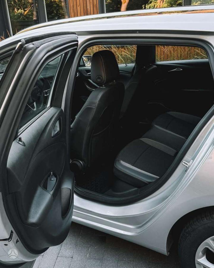Grey Opel Astra 2020 in Klaipeda, with an engine capacity of 1.50 L and mileage of 88 thousand km for 8999 €, photo 9 on AUTOMOTO.COM.LV