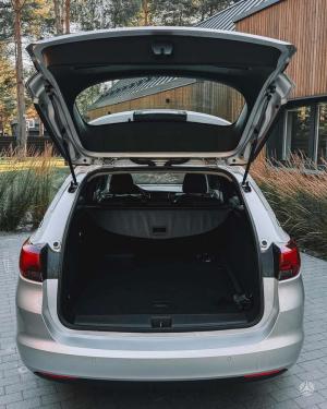 Grey Opel Astra 2020 in Klaipeda, with an engine capacity of 1.50 L and mileage of 88 thousand km for 8999 €, photo 12 on AUTOMOTO.COM.LV