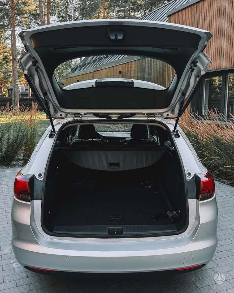 Grey Opel Astra 2020 in Klaipeda, with an engine capacity of 1.50 L and mileage of 88 thousand km for 8999 €, photo 12 on AUTOMOTO.COM.LV