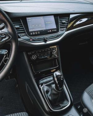 Grey Opel Astra 2020 in Klaipeda, with an engine capacity of 1.50 L and mileage of 88 thousand km for 8999 €, photo 13 on AUTOMOTO.COM.LV