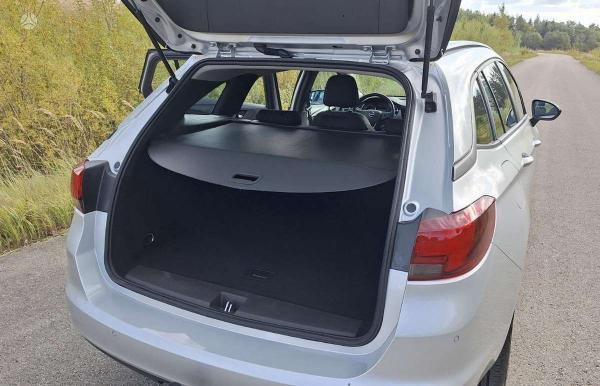 Grey Opel Astra 2021 in Siauliai, with an engine capacity of 1.20 L and mileage of 33 thousand km for 10900 €, photo 11 on AUTOMOTO.COM.LV