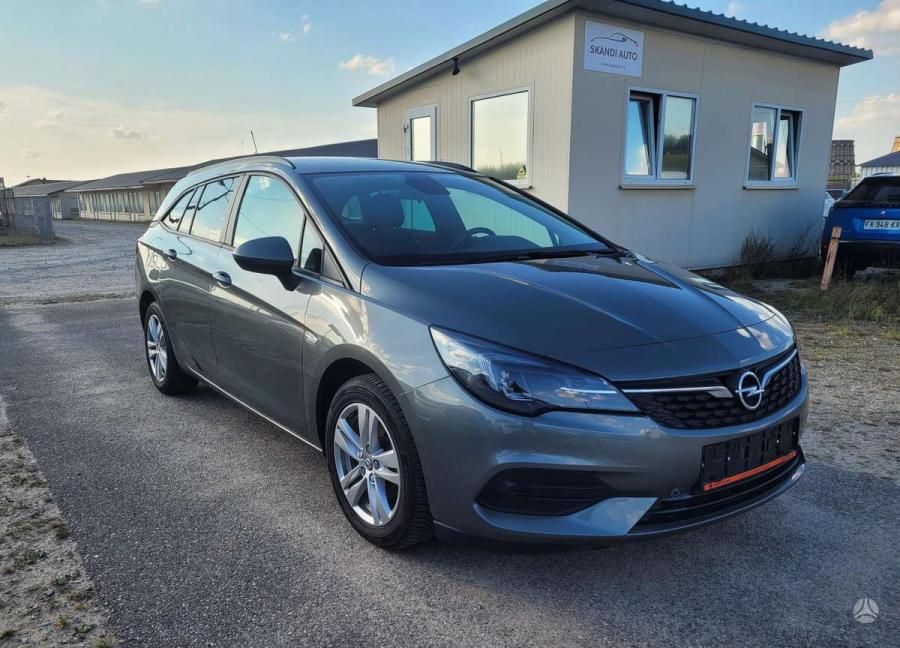 Grey Opel Astra 2021 in Vilnius, with an engine capacity of 1.20 L and mileage of 64 thousand km for 9900 €, photo 1 on AUTOMOTO.COM.LV