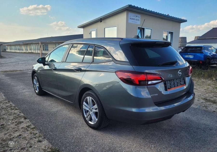 Grey Opel Astra 2021 in Vilnius, with an engine capacity of 1.20 L and mileage of 64 thousand km for 9900 €, photo 3 on AUTOMOTO.COM.LV