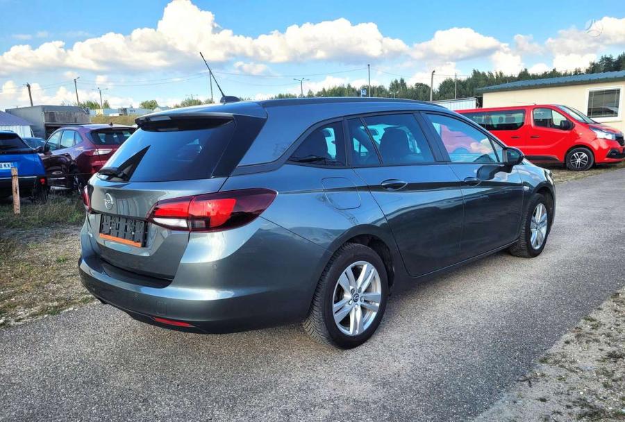 Grey Opel Astra 2021 in Vilnius, with an engine capacity of 1.20 L and mileage of 64 thousand km for 9900 €, photo 4 on AUTOMOTO.COM.LV