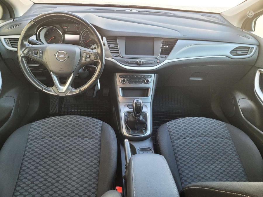 Grey Opel Astra 2021 in Vilnius, with an engine capacity of 1.20 L and mileage of 64 thousand km for 9900 €, photo 12 on AUTOMOTO.COM.LV