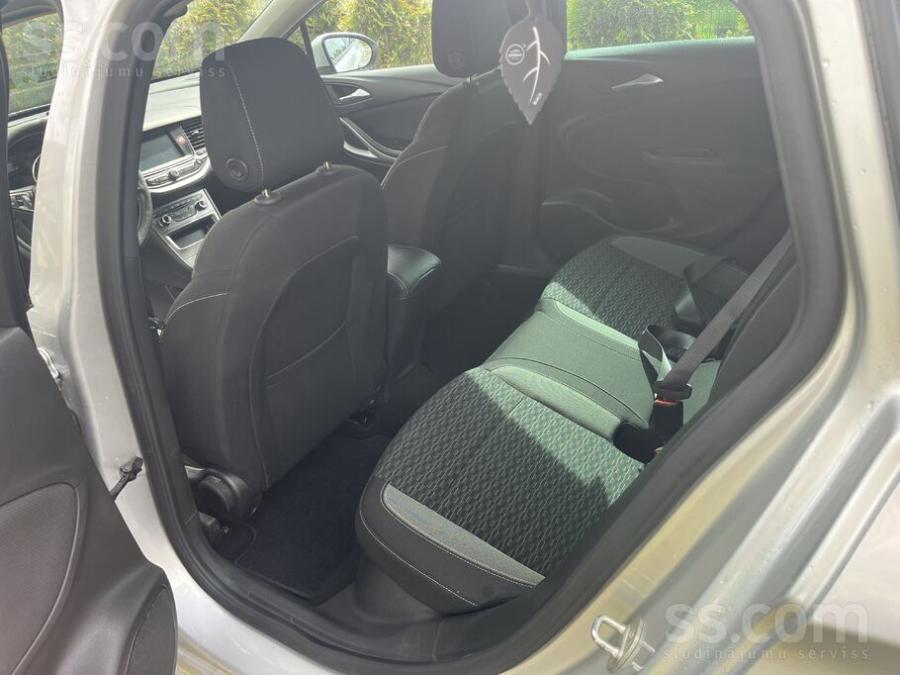 Grey Opel Astra 2021 in Riga, with an engine capacity of 1.50 L and mileage of 155 thousand km for 7650 €, photo 9 on AUTOMOTO.COM.LV