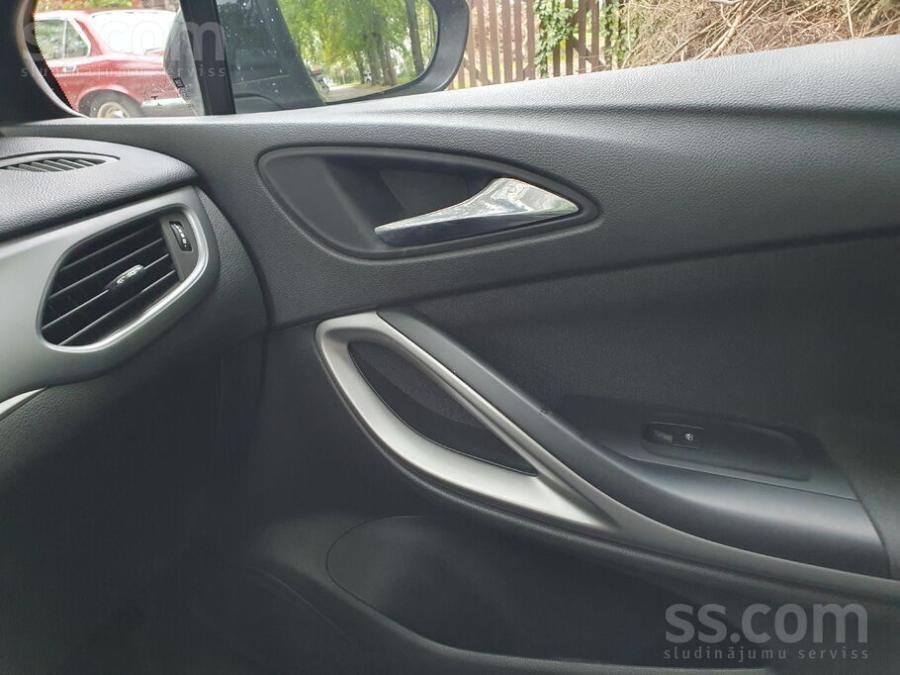 Grey Opel Astra 2021 in Jurmala, with an engine capacity of 1.20 L and mileage of 130 thousand km for 8800 €, photo 5 on AUTOMOTO.COM.LV