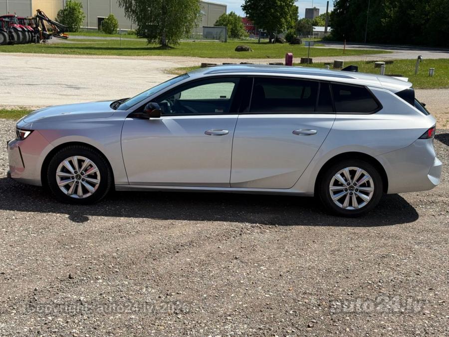Grey Opel Astra 2023 in Viljandi, with an engine capacity of 1.50 L and mileage of 58 thousand km for 19999 €, photo 5 on AUTOMOTO.COM.LV