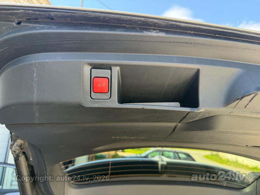 Grey Opel Astra 2023 in Viljandi, with an engine capacity of 1.50 L and mileage of 58 thousand km for 19999 €, photo 13 on AUTOMOTO.COM.LV