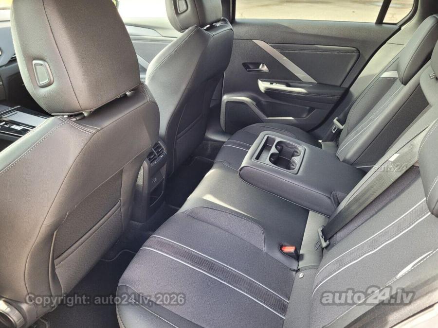 Grey Opel Astra 2024 in Parnu, with an engine capacity of 1.20 L and mileage of 31 thousand km for 26990 €, photo 10 on AUTOMOTO.COM.LV