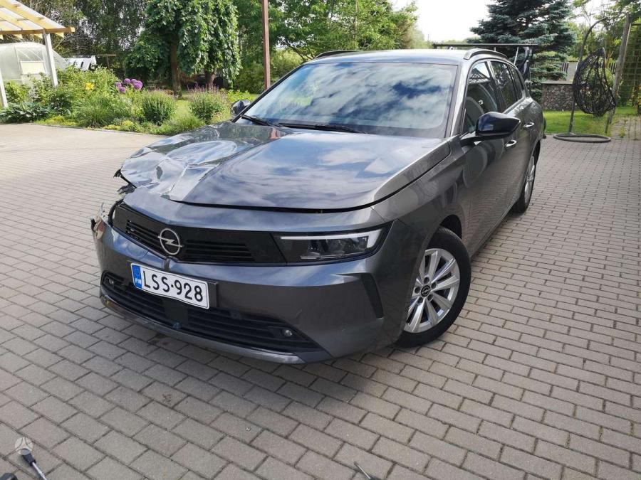 Grey Opel Astra 2024 in Siauliai, with an engine capacity of 1.20 L and mileage of 27 thousand km for 11900 €, photo 7 on AUTOMOTO.COM.LV