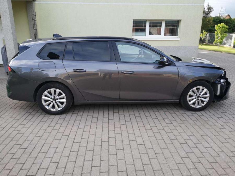 Grey Opel Astra 2024 in Siauliai, with an engine capacity of 1.20 L and mileage of 27 thousand km for 11900 €, photo 9 on AUTOMOTO.COM.LV
