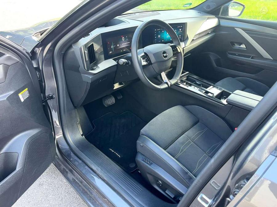 Grey Opel Astra 2025 in Kaunas, with an engine capacity of 1.20 L and mileage of 8 thousand km for 22500 €, photo 12 on AUTOMOTO.COM.LV