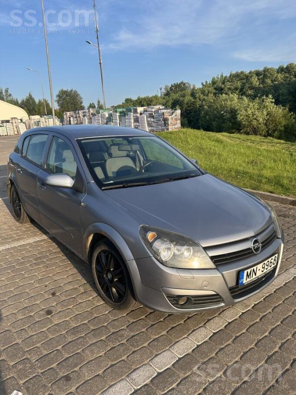 Opel Astra 2004 Rēzekne, ar dzinēja tilpumu 1.60 L un nobraukumu 242 tūkst. km par 1100 €, foto 2 vietnē AUTOMOTO.COM.LV