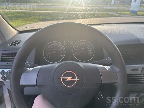 Opel Astra 2004 Rēzekne, ar dzinēja tilpumu 1.60 L un nobraukumu 242 tūkst. km par 950 €, foto 9 vietnē AUTOMOTO.COM.LV