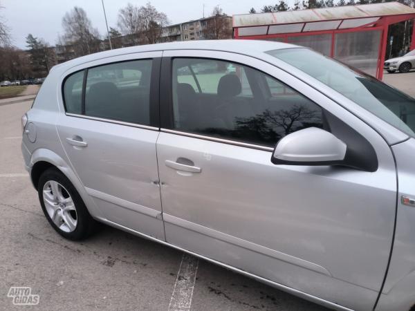 Opel Astra 2004 in Kaunas, with an engine capacity of 1.70 L and mileage of 230 thousand km for 500 €, photo 4 on AUTOMOTO.COM.LV