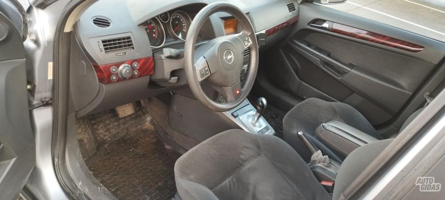 Opel Astra 2004 in Panevezys, with an engine capacity of 1.60 L and mileage of 260 thousand km for 1300 €, photo 11 on AUTOMOTO.COM.LV