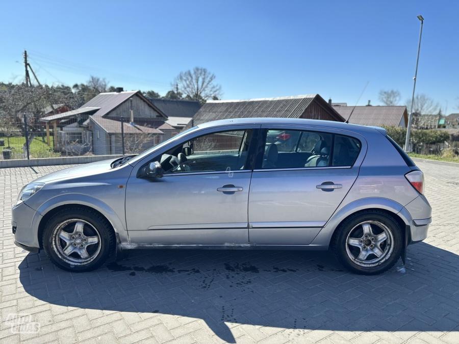 Opel Astra 2004 in Ukmerge, with an engine capacity of 1.70 L and mileage of 309 thousand km for 450 €, photo 3 on AUTOMOTO.COM.LV