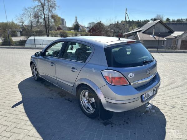 Opel Astra 2004 in Ukmerge, with an engine capacity of 1.70 L and mileage of 309 thousand km for 450 €, photo 3 on AUTOMOTO.COM.LV