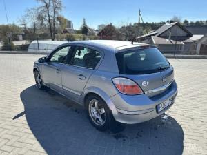 Opel Astra 2004 in Ukmerge, with an engine capacity of 1.70 L and mileage of 309 thousand km for 450 €, photo 4 on AUTOMOTO.COM.LV