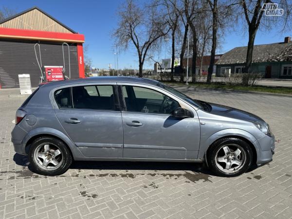 Opel Astra 2004 in Ukmerge, with an engine capacity of 1.70 L and mileage of 309 thousand km for 450 €, photo 6 on AUTOMOTO.COM.LV