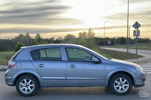 Opel Astra 2004 in Vilnius, with an engine capacity of 1.60 L and mileage of 145 thousand km for 1300 €, photo 3 on AUTOMOTO.COM.LV