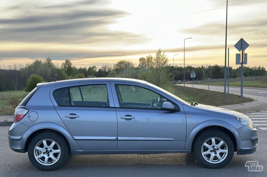 Opel Astra 2004 in Vilnius, with an engine capacity of 1.60 L and mileage of 145 thousand km for 1300 €, photo 3 on AUTOMOTO.COM.LV