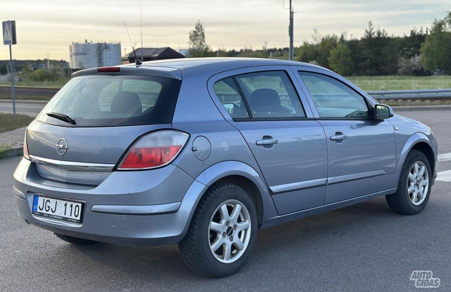 Opel Astra 2004 in Vilnius, with an engine capacity of 1.60 L and mileage of 145 thousand km for 1300 €, photo 4 on AUTOMOTO.COM.LV