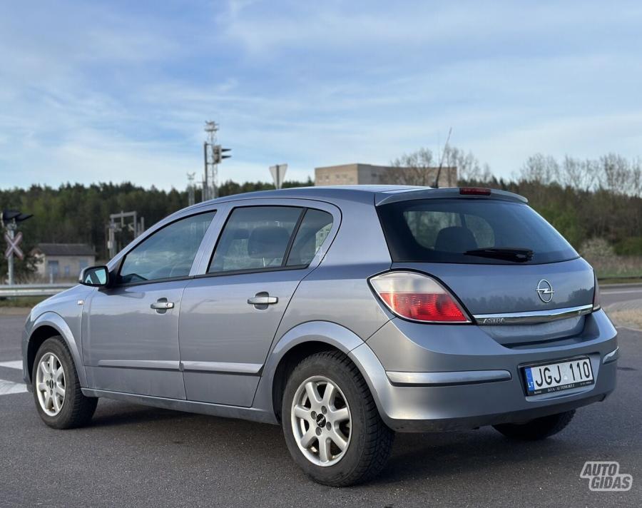 Opel Astra 2004 in Vilnius, with an engine capacity of 1.60 L and mileage of 145 thousand km for 1300 €, photo 6 on AUTOMOTO.COM.LV