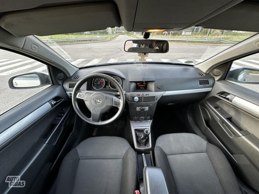 Opel Astra 2004 in Vilnius, with an engine capacity of 1.60 L and mileage of 145 thousand km for 1300 €, photo 12 on AUTOMOTO.COM.LV