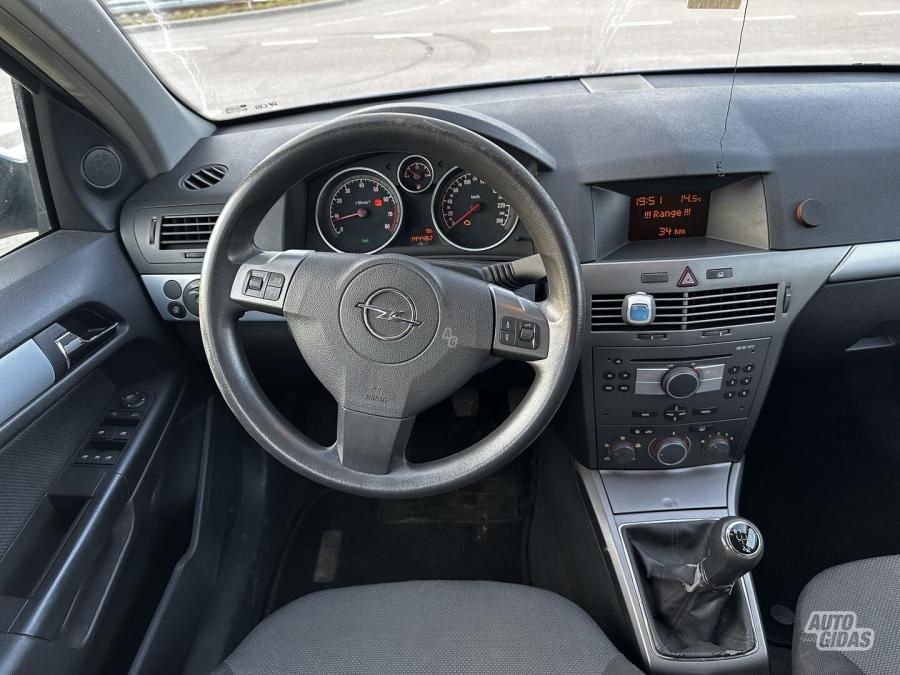 Opel Astra 2004 in Vilnius, with an engine capacity of 1.60 L and mileage of 145 thousand km for 1300 €, photo 13 on AUTOMOTO.COM.LV